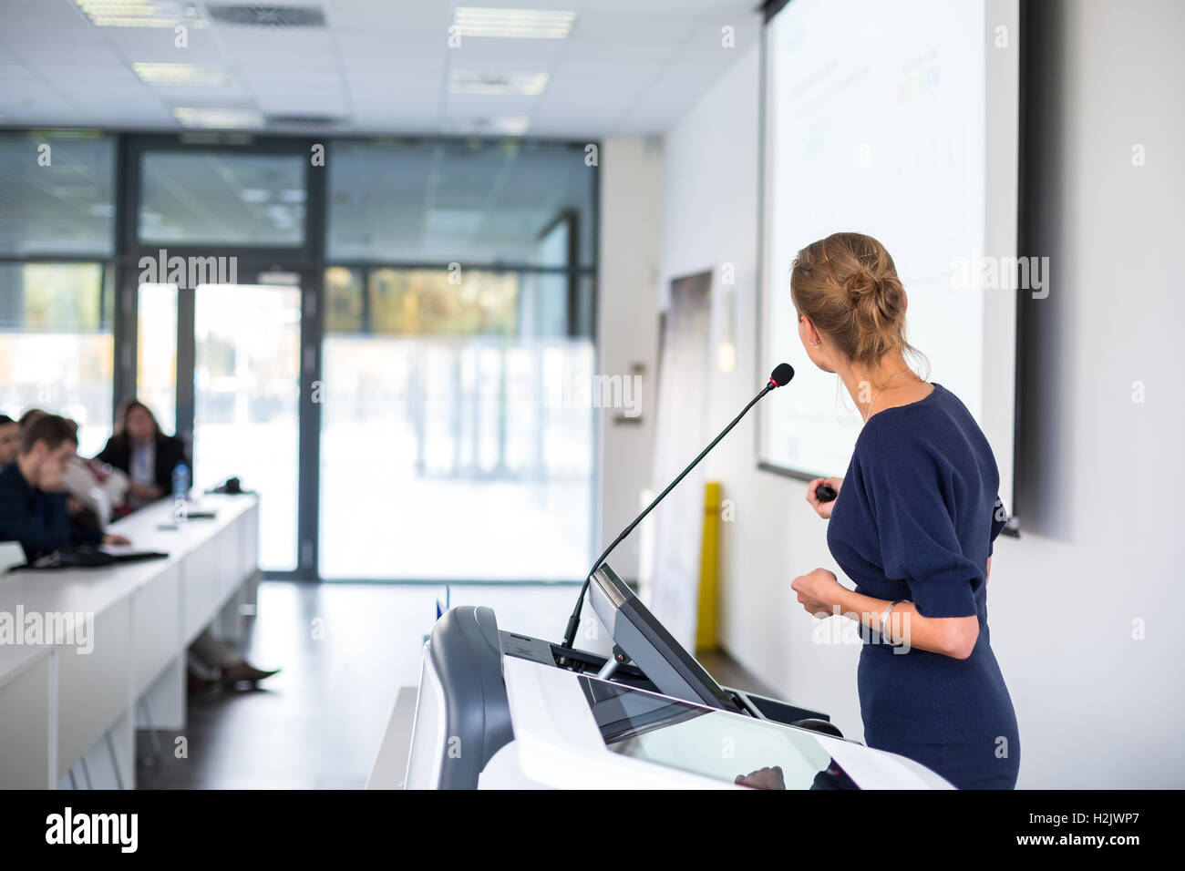 Pretty, young business woman giving a presentation Stock Photo - Alamy Pretty, young business woman giving a presentation Stock Photo - Alamy