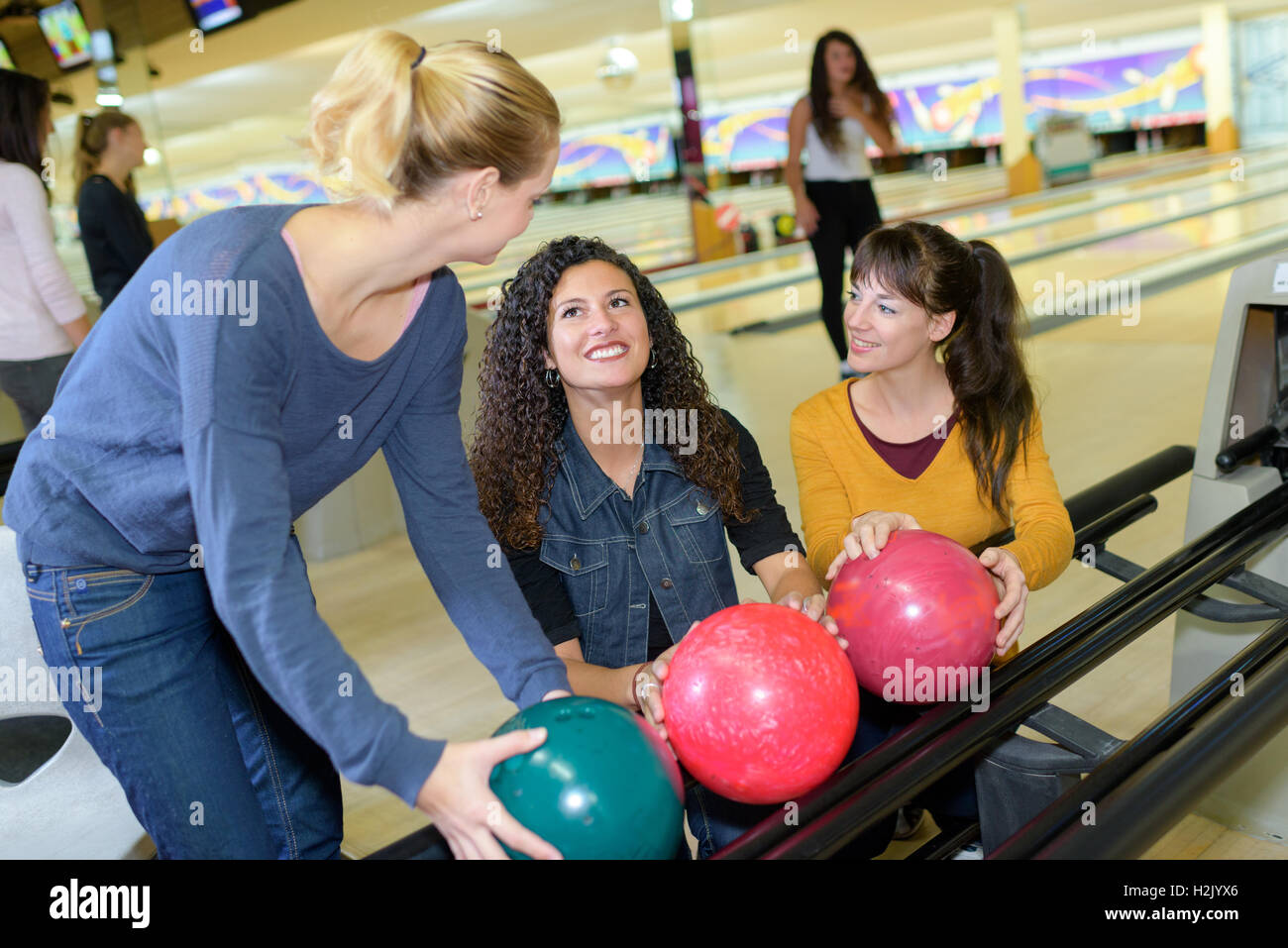Girls going out night hi-res stock photography and images - Alamy