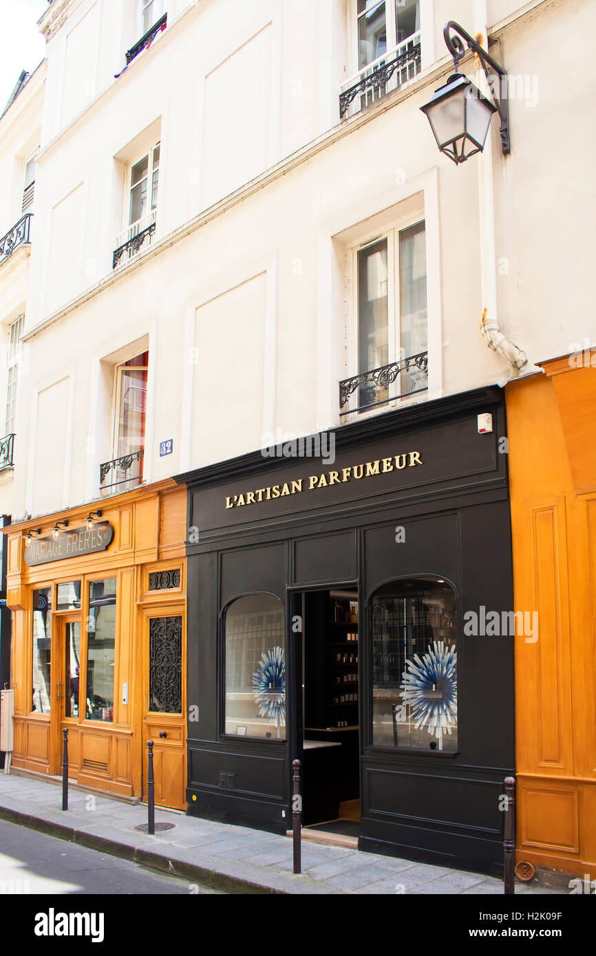 Antique stores paris hi-res stock photography and images - Alamy