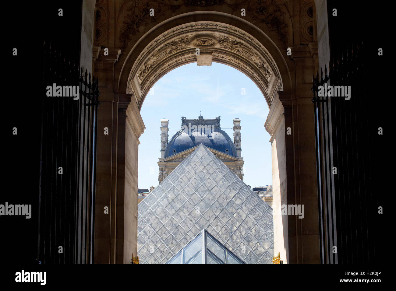 Glass pyramid roof ceiling hi-res stock photography and images - Alamy