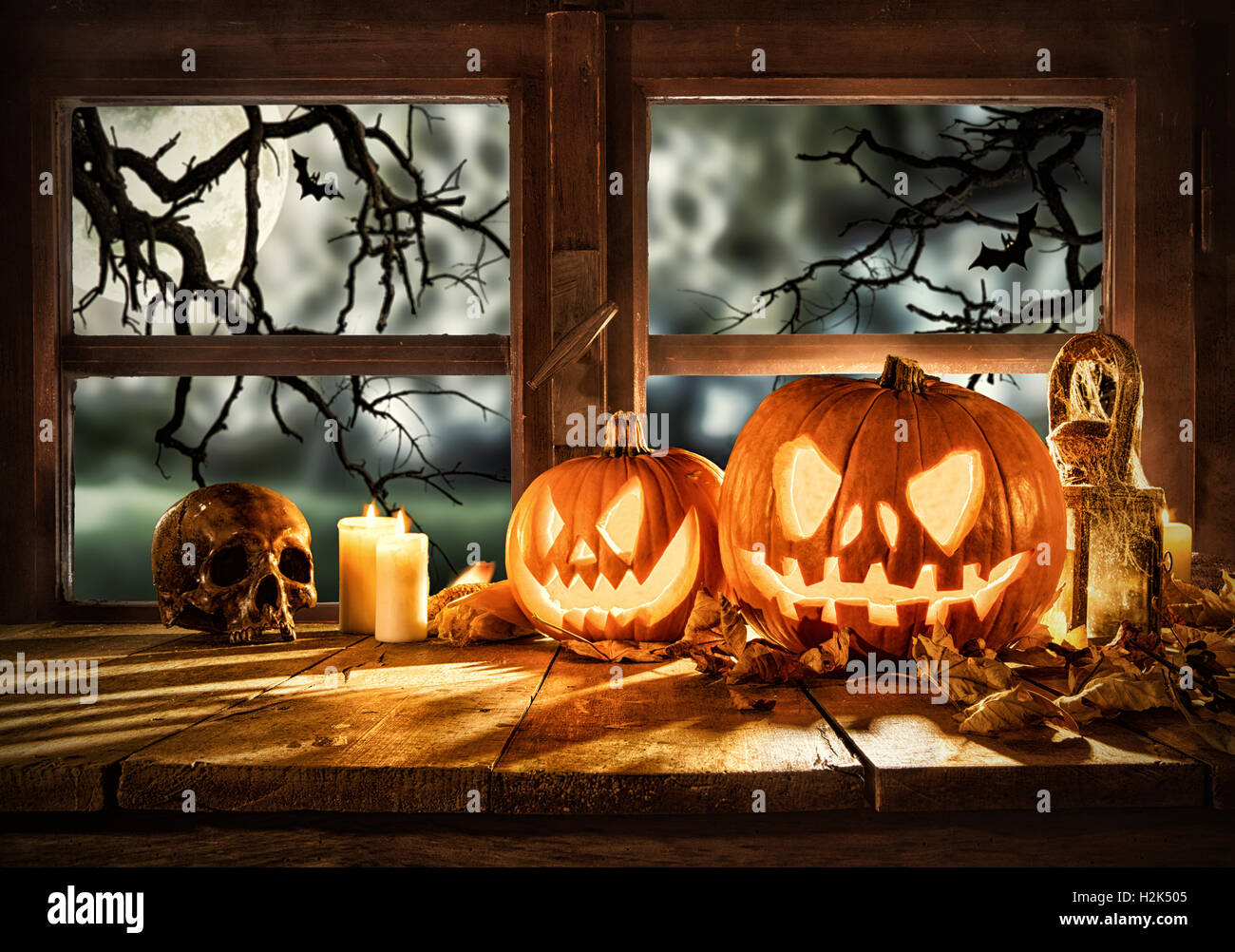 One cottage window hi-res stock photography and images - Alamy
