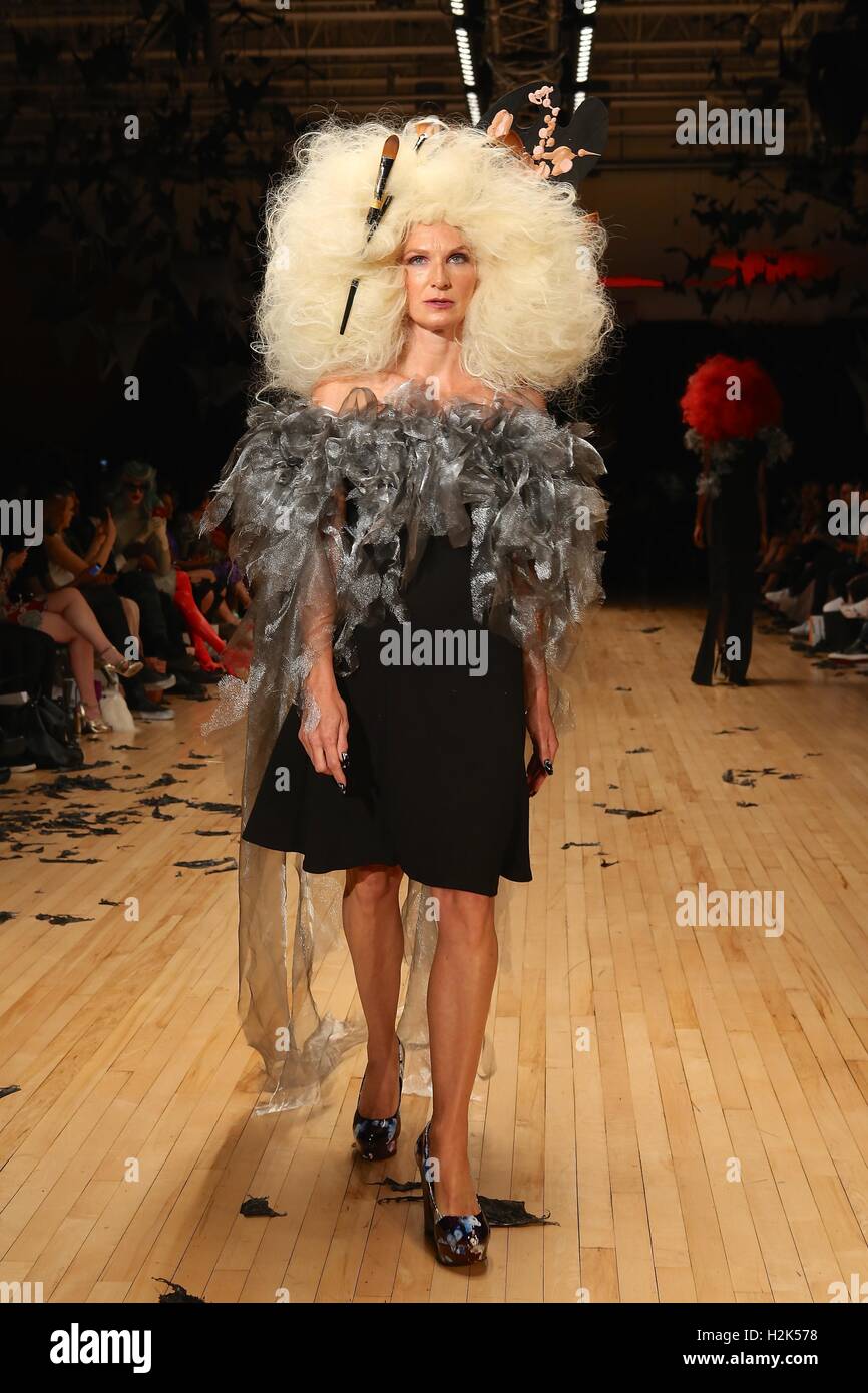 Sustainable fashion brand vin and omi hi-res stock photography and ...