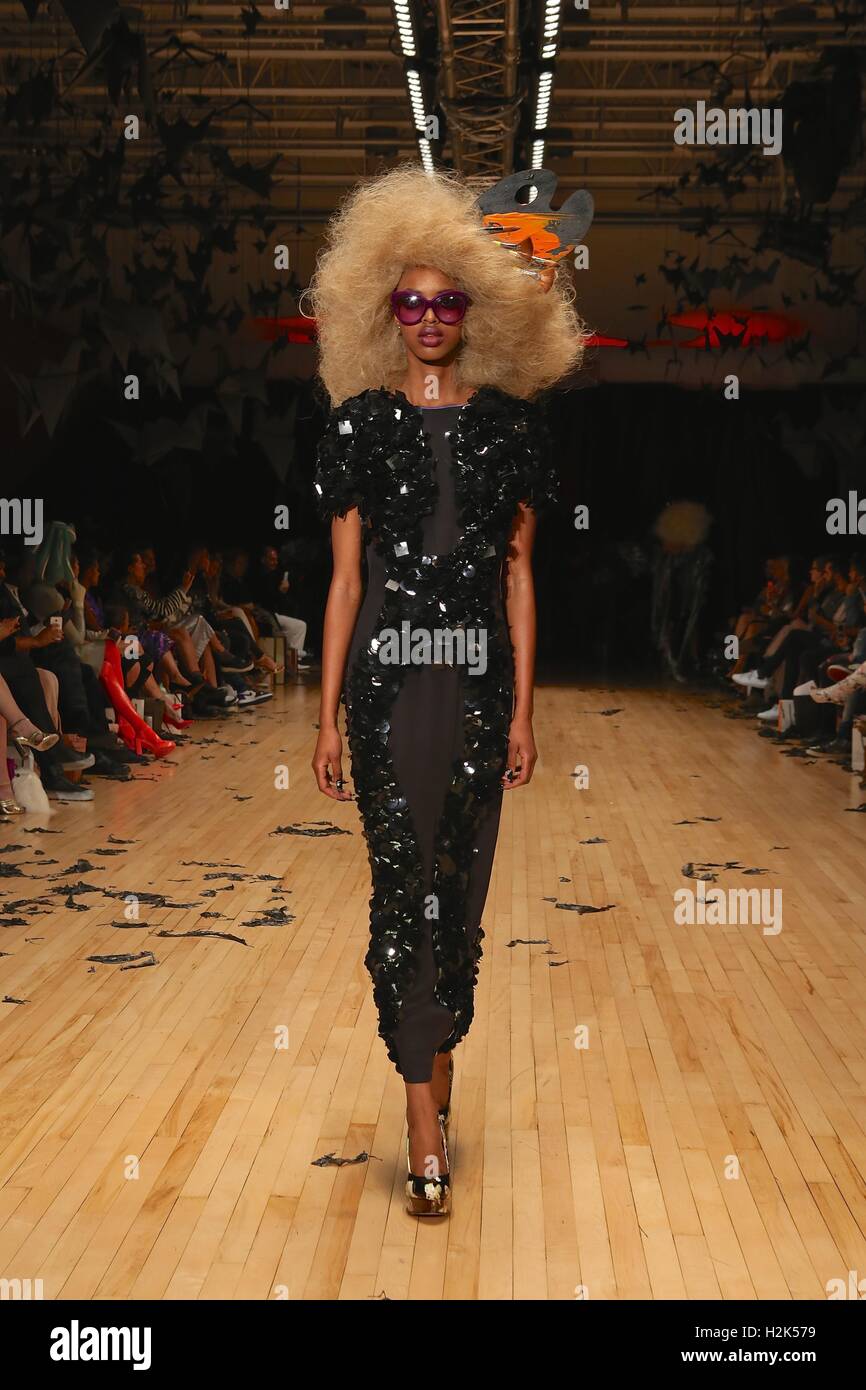 Sustainable fashion brand vin and omi hi-res stock photography and ...