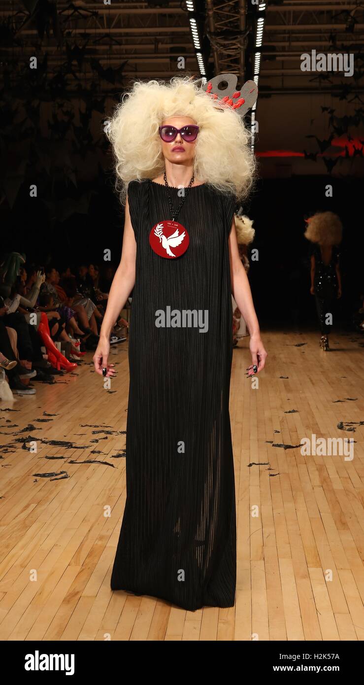 Sustainable fashion brand vin and omi hi-res stock photography and ...