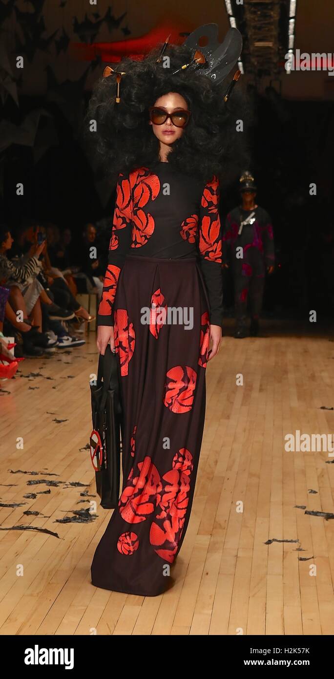 Sustainable fashion brand vin and omi hi-res stock photography and ...