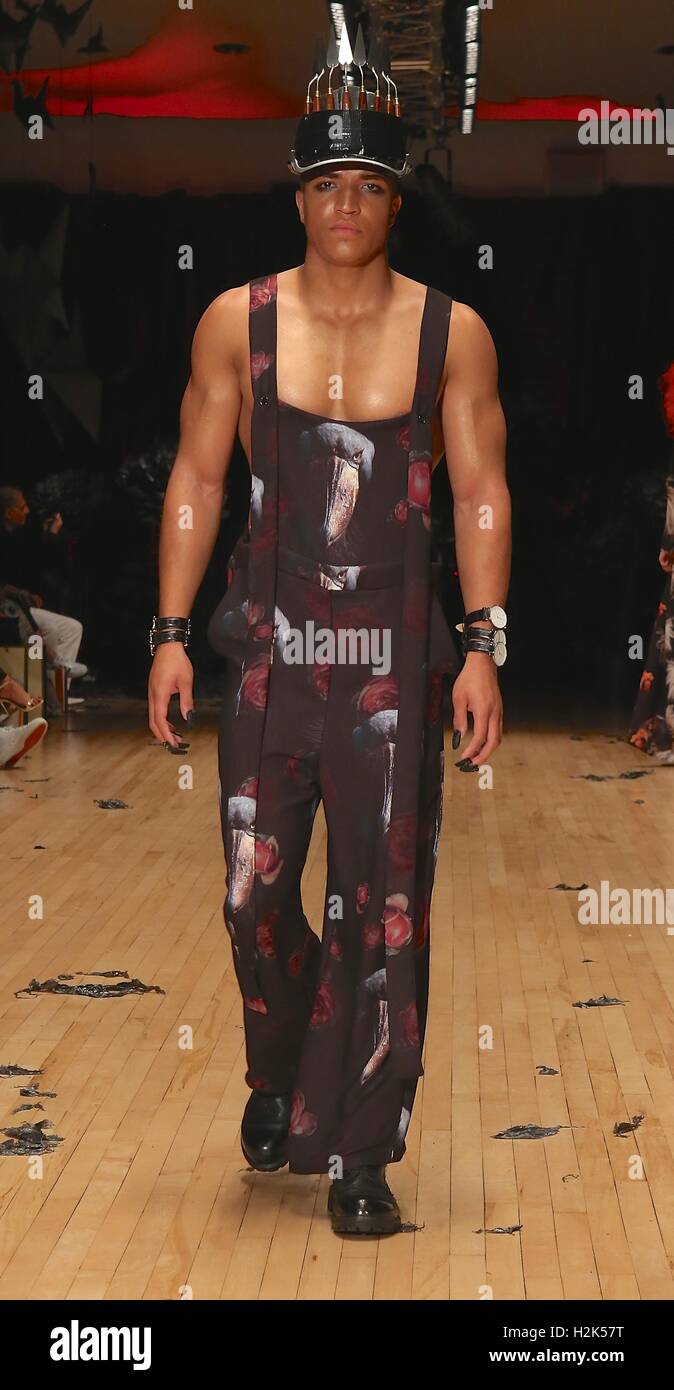 Sustainable Fashion Brand Vin And Omi High Resolution Stock Photography ...