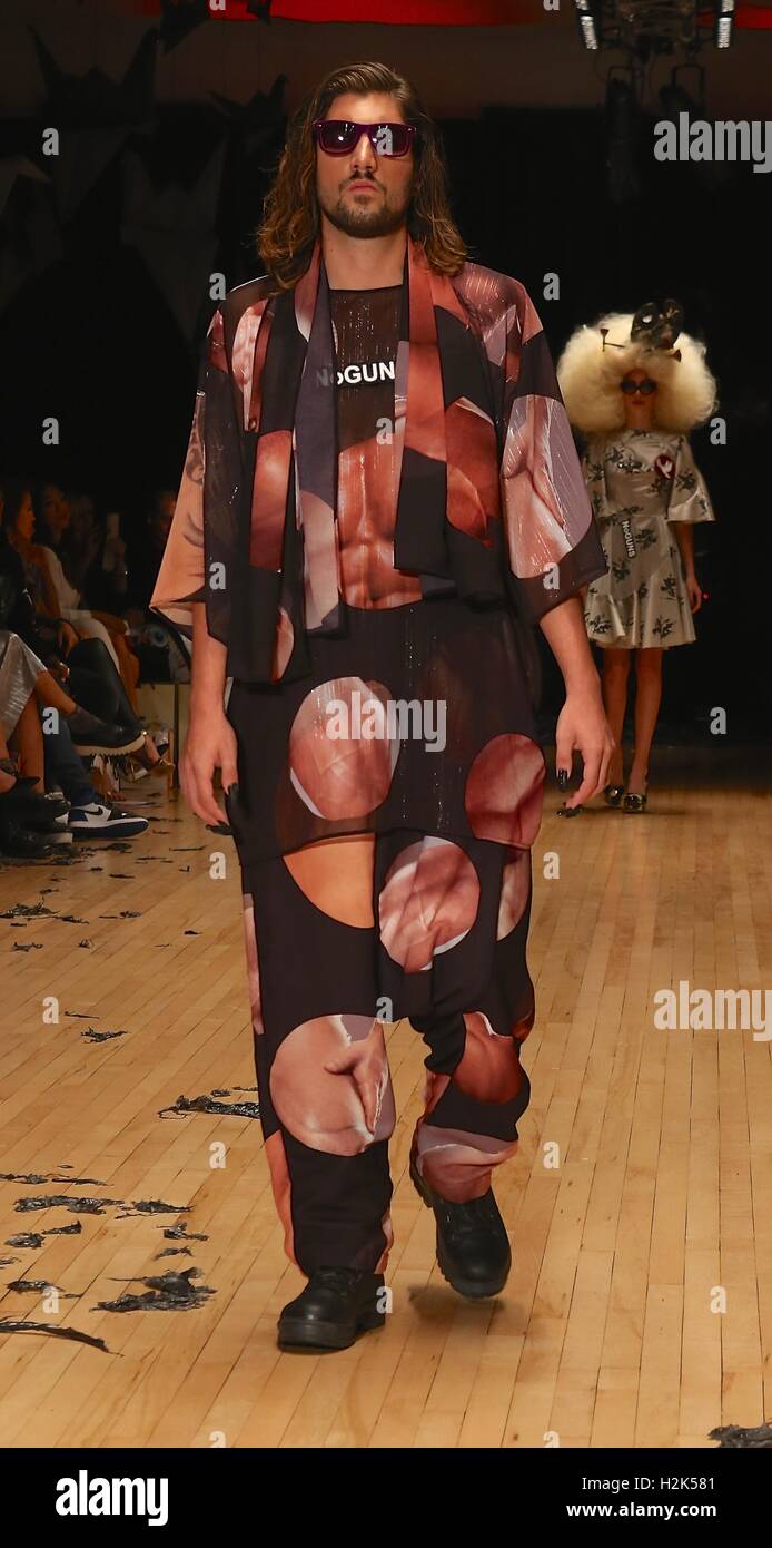 Sustainable fashion brand vin and omi hi-res stock photography and ...