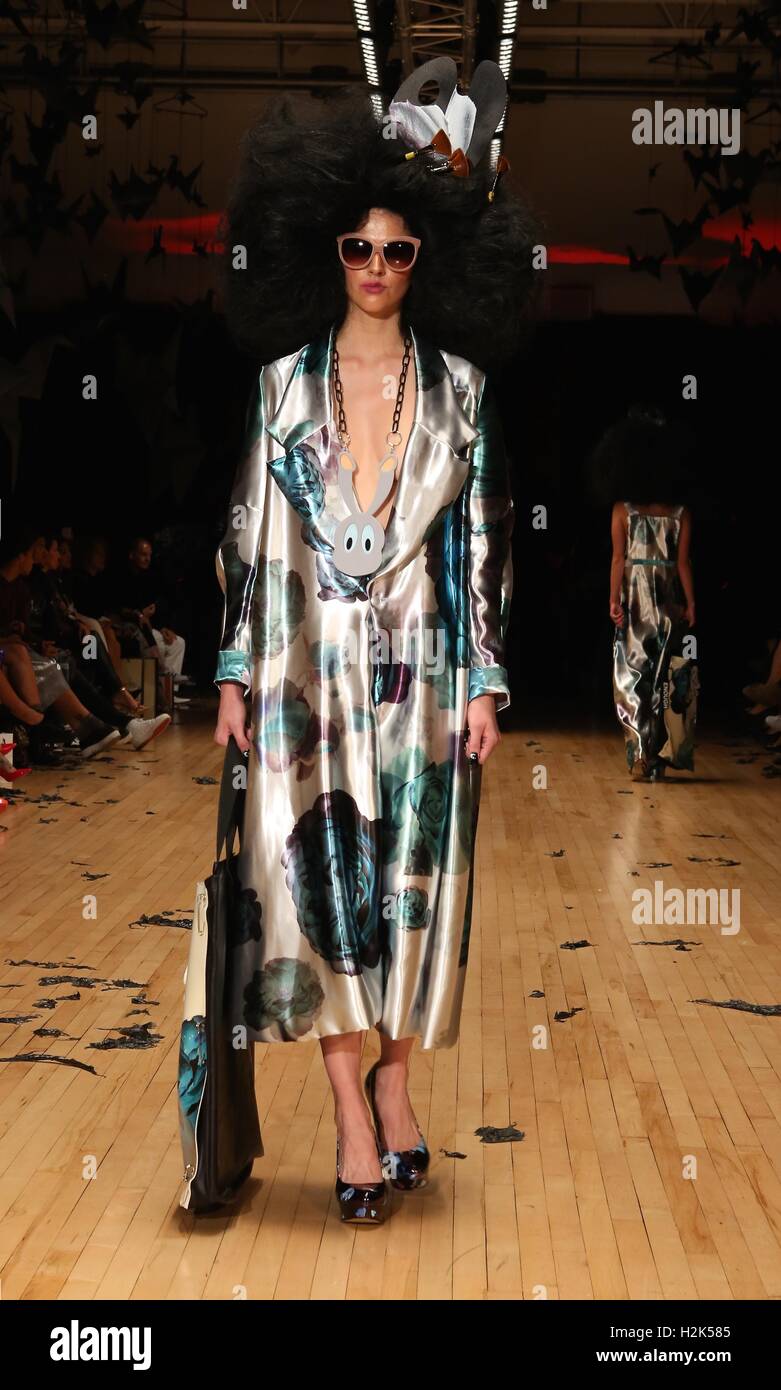 Sustainable fashion brand vin and omi hi-res stock photography and ...