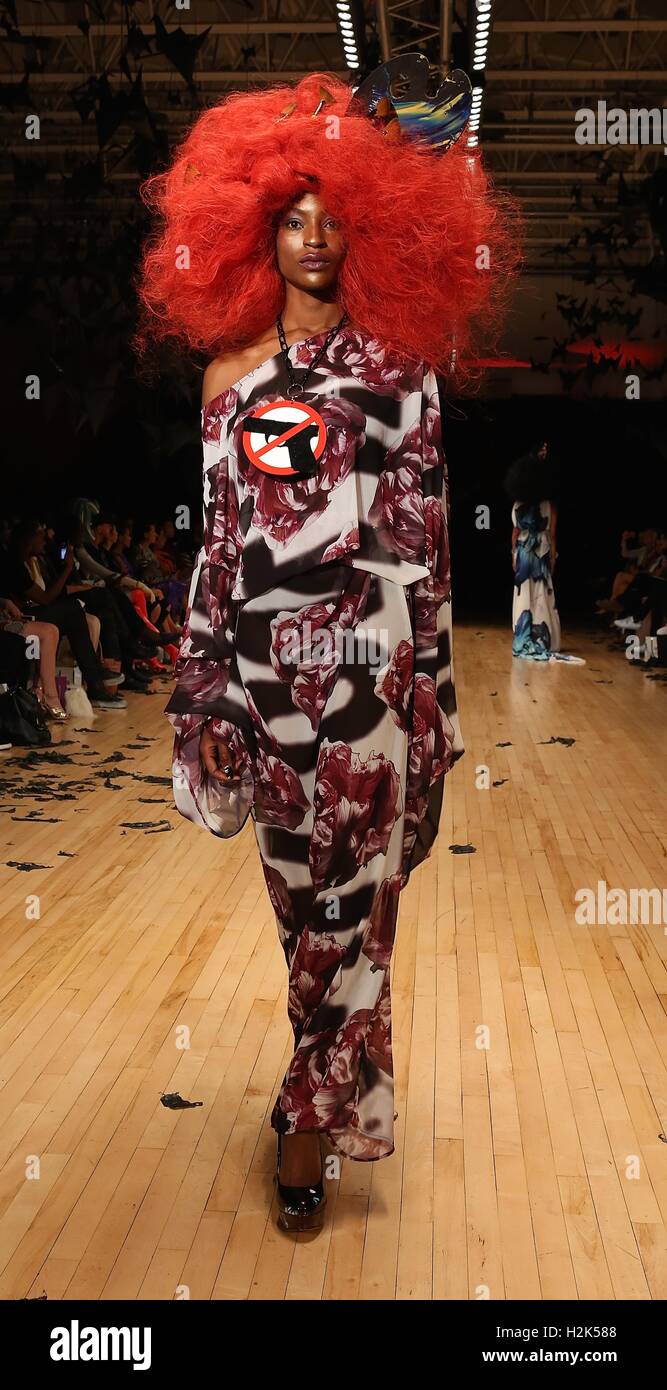 Sustainable Fashion Brand Vin And Omi High Resolution Stock Photography ...