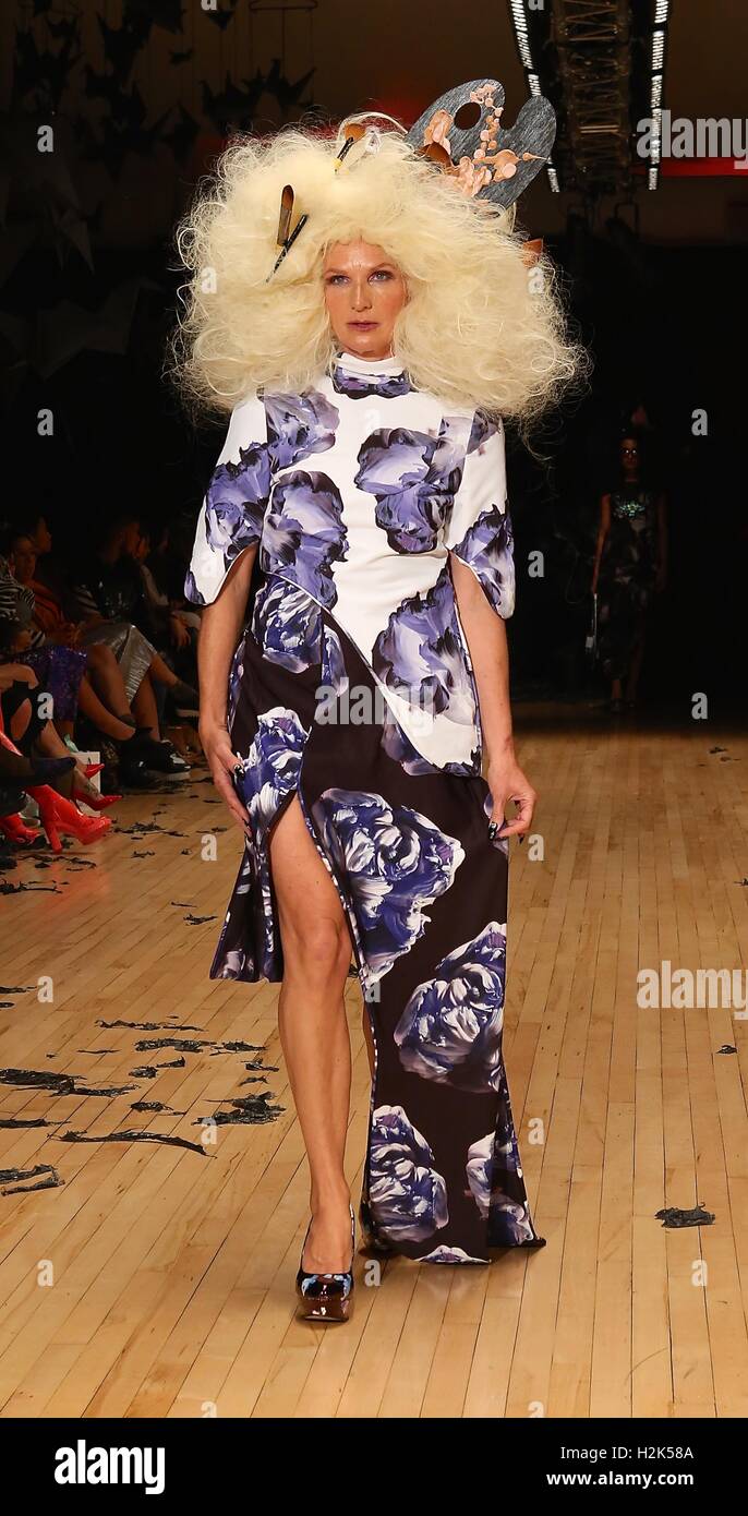 Sustainable fashion brand vin and omi hi-res stock photography and ...