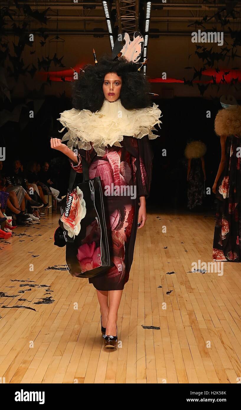 Sustainable fashion brand vin and omi hi-res stock photography and ...