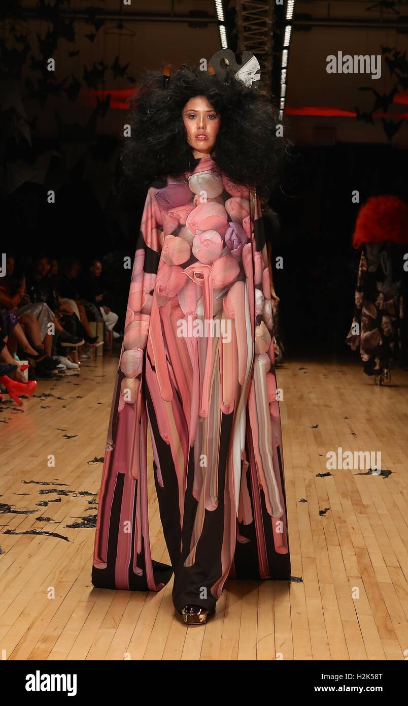 Sustainable fashion brand vin and omi hi-res stock photography and ...