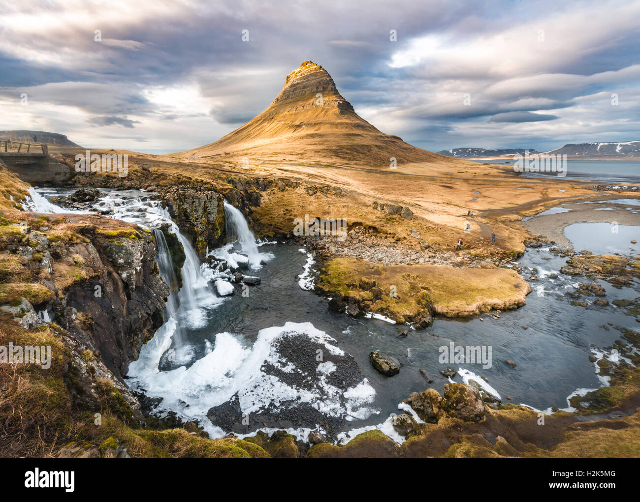 Mount Kirkjufell with Kirkjufellsfoss Waterfall, Grundarfjörður ...