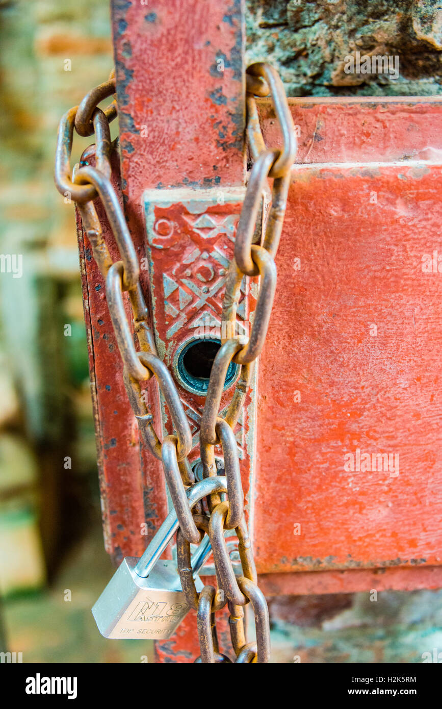 Padlock hanging gate hi-res stock photography and images - Alamy