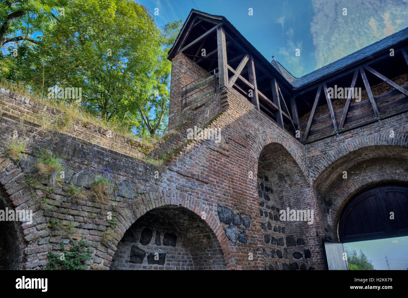 Medieval town gate hi-res stock photography and images - Alamy