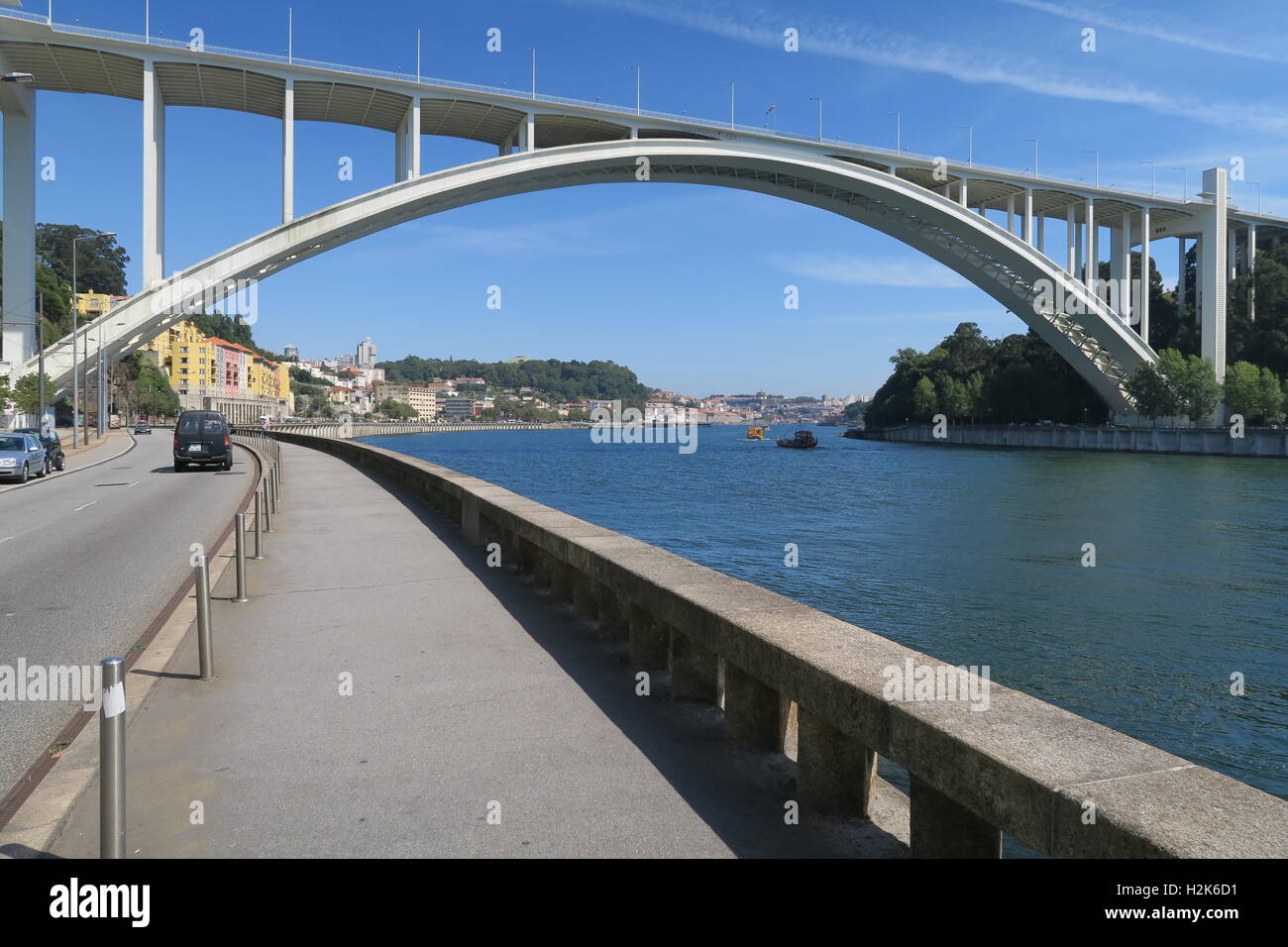 Arrábida Bridge over the Douro River that connects Porto to Vila Nova ...