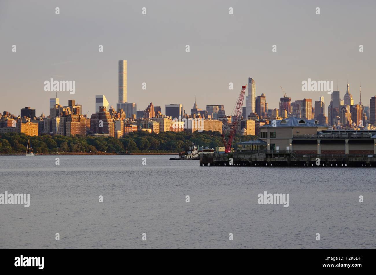 View of the Manhattan skyline in New York City seen from Edgewater, New ...