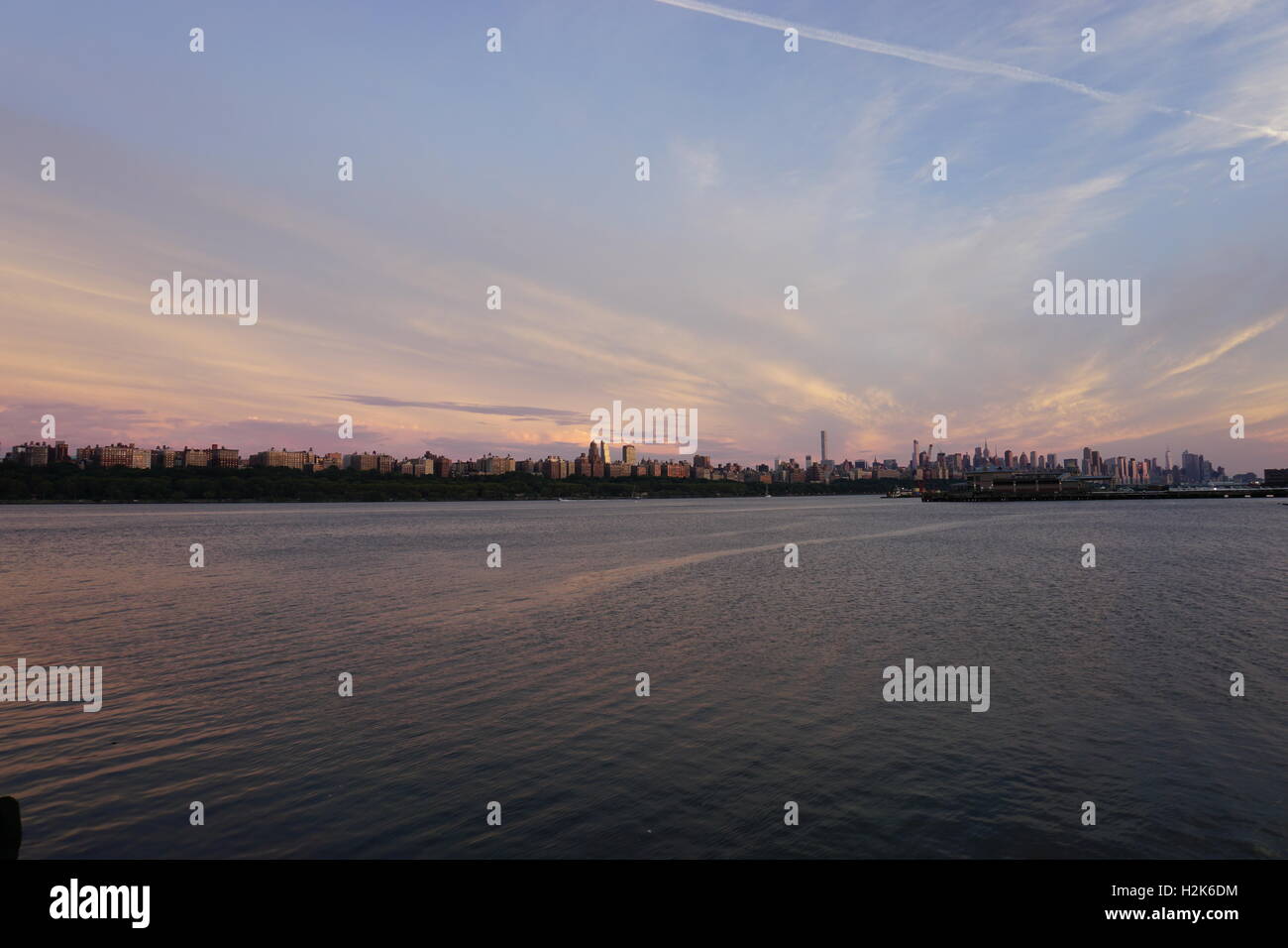 View of the Manhattan skyline in New York City seen from Edgewater, New ...