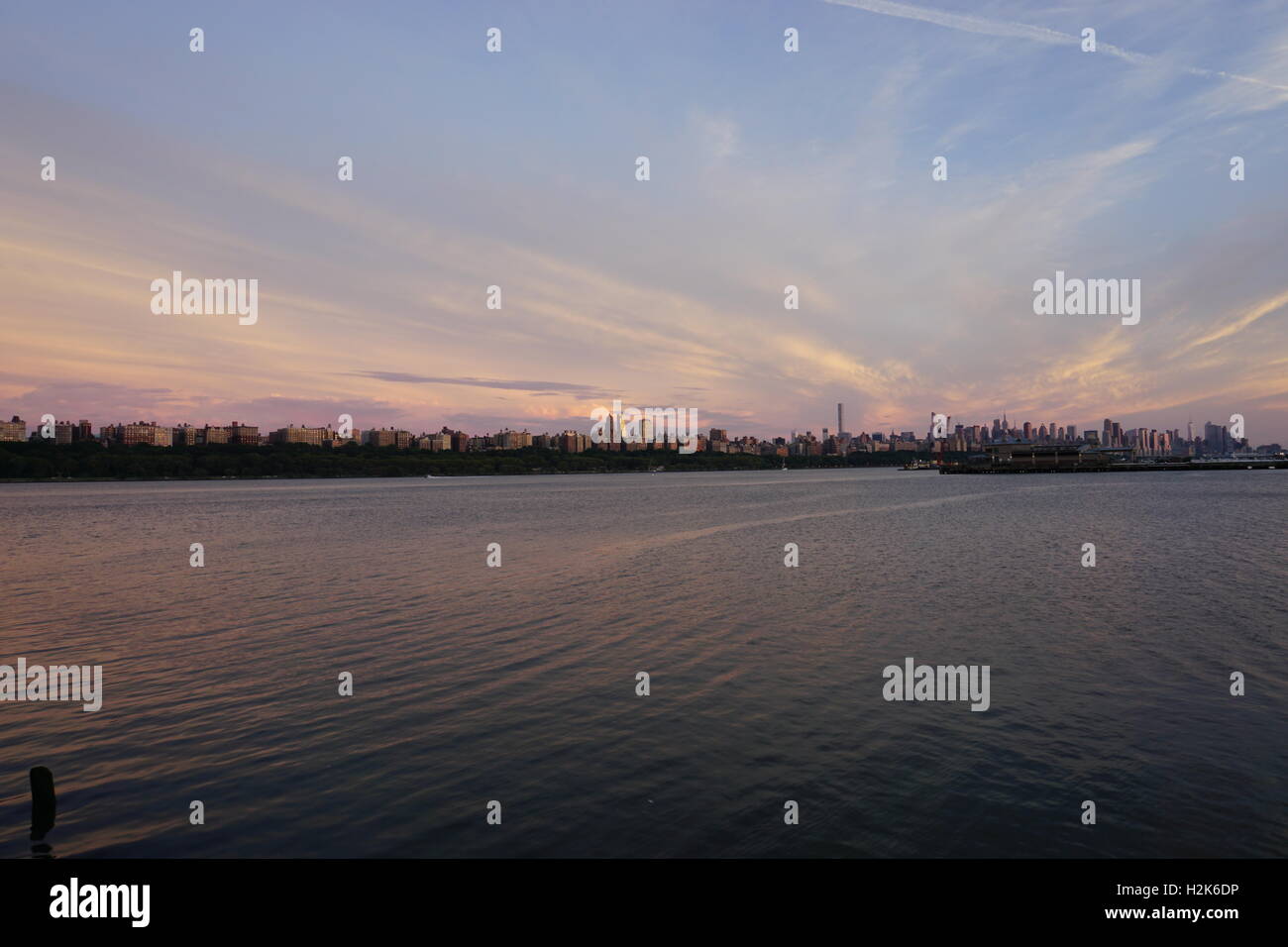 View of the Manhattan skyline in New York City seen from Edgewater, New ...