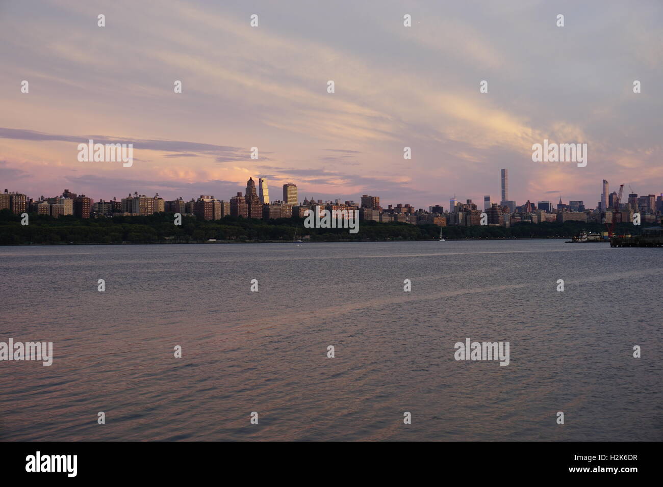 View of the Manhattan skyline in New York City seen from Edgewater, New ...