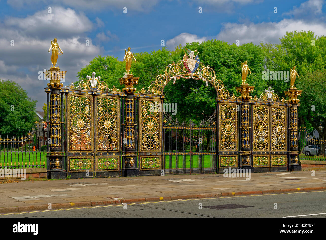 Town hall gates hi-res stock photography and images - Alamy
