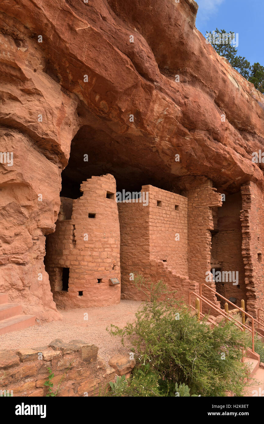 Site of ancient cliff dwellings hi-res stock photography and images - Alamy