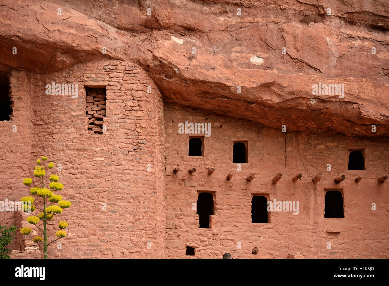 Stone cliff dwellings in hi-res stock photography and images - Alamy