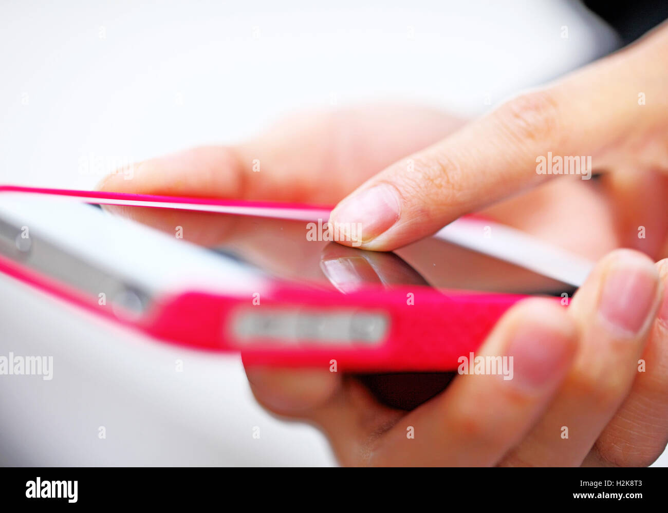 Woman hand using mobile phone Stock Photo - Alamy