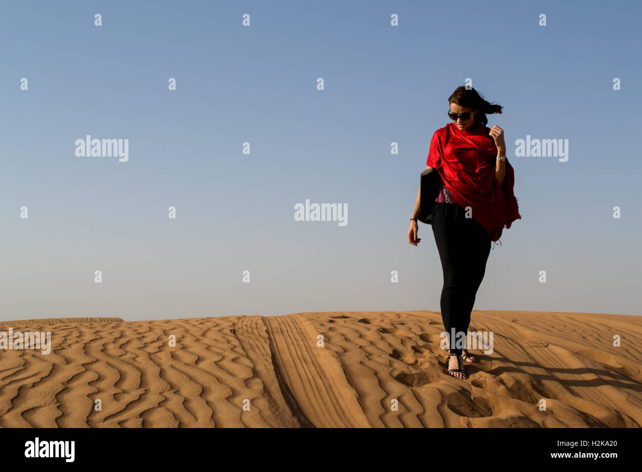 Model posing in the desert of Dubai Stock Photo - Alamy