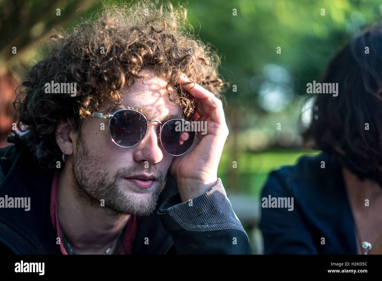 Enjoying the sun on a warm summers day in Oxford Stock Photo - Alamy