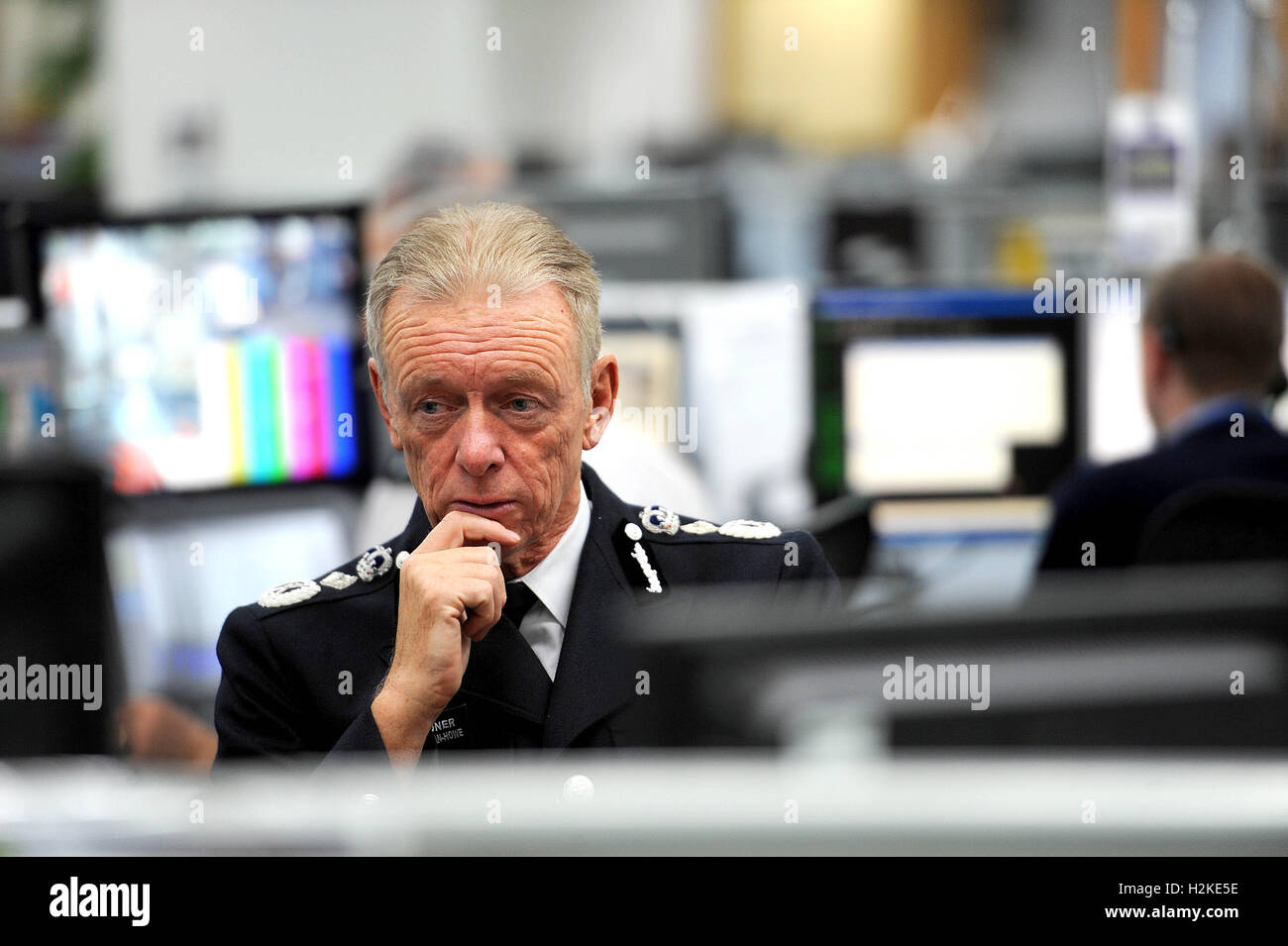 Metropolitan Police Commissioner Bernard Hogan-Howe speaks to staff ...