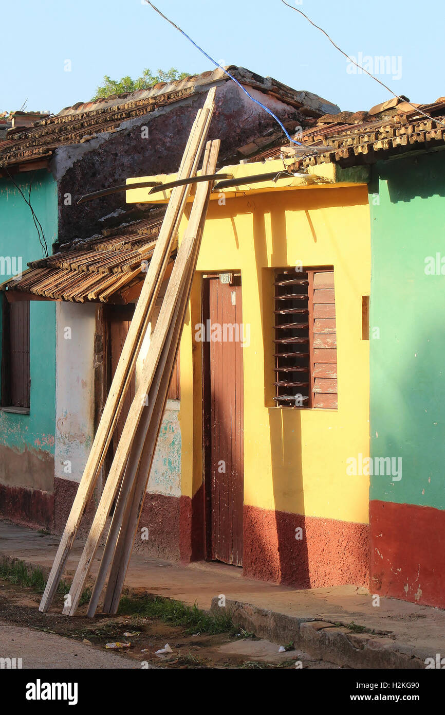 Cuban house repair Stock Photo - Alamy