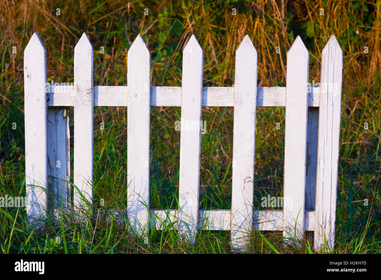 Small low wood fence hi-res stock photography and images - Alamy