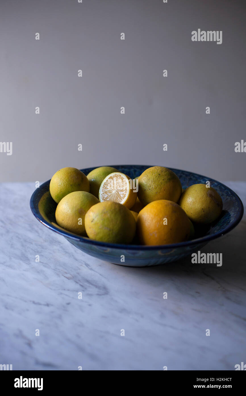 Bowl fresh lemons hi-res stock photography and images - Alamy