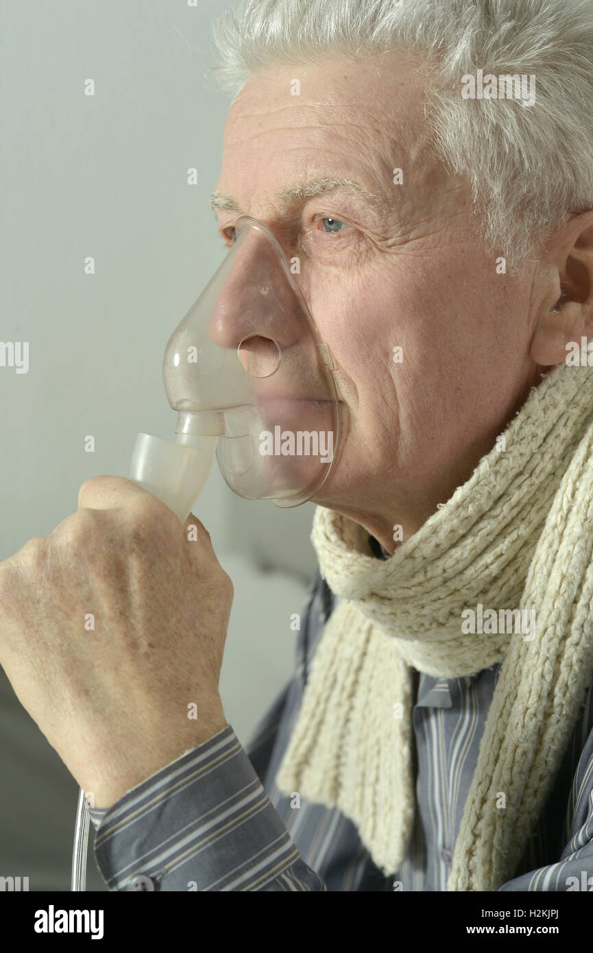 elderly man with flu inhalation Stock Photo - Alamy