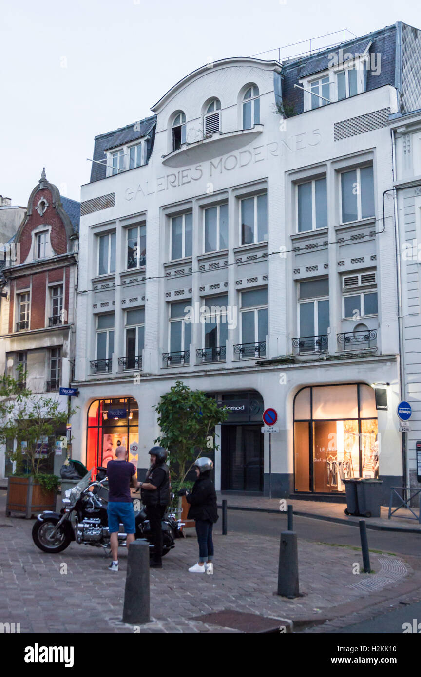 "Galeries Modernes" Art Deco shop building, c 1926, Rue Ernestale ...