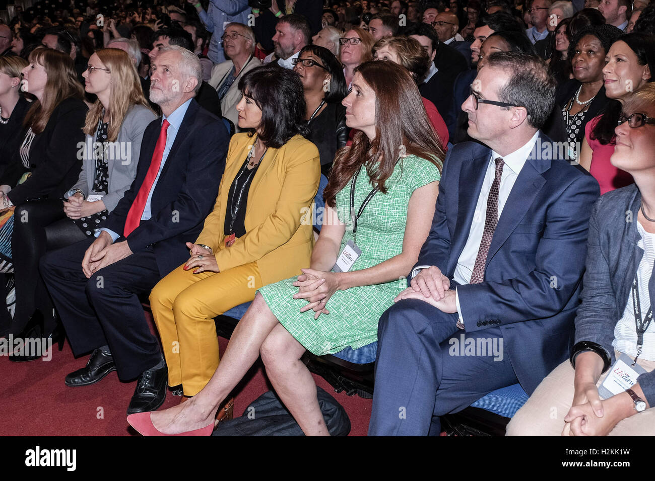 Election results read hi-res stock photography and images - Alamy