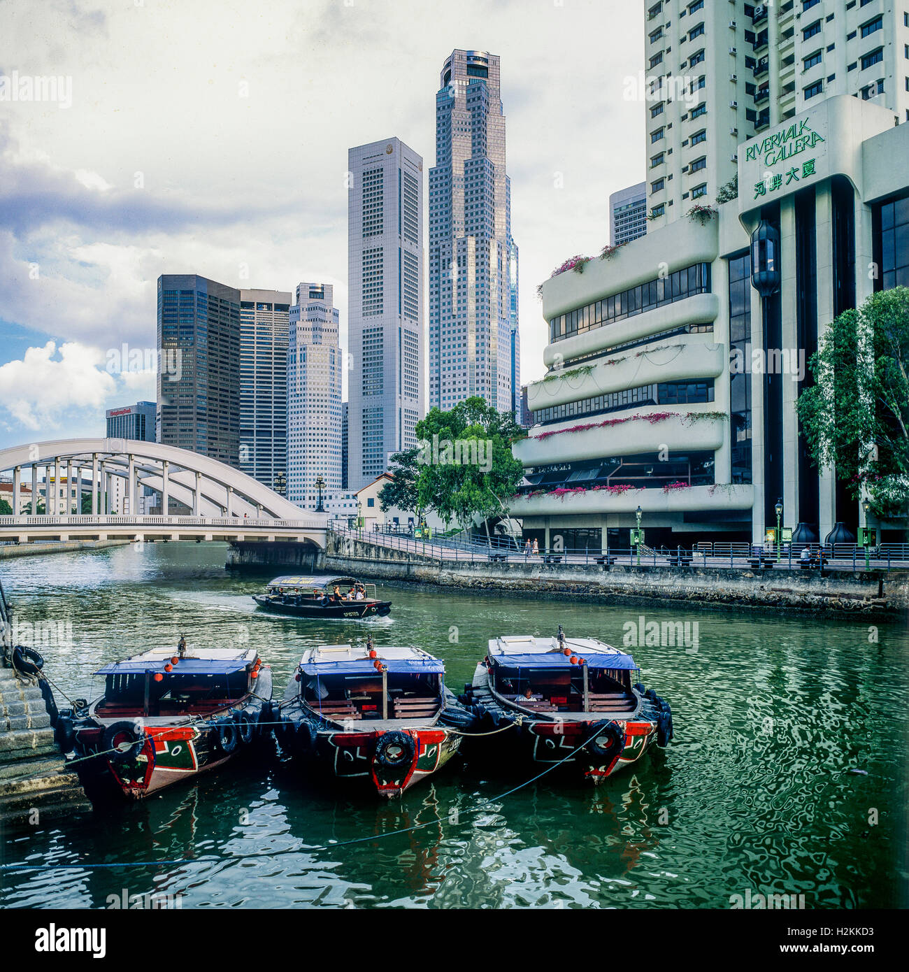 Boats singapore river hi-res stock photography and images - Alamy