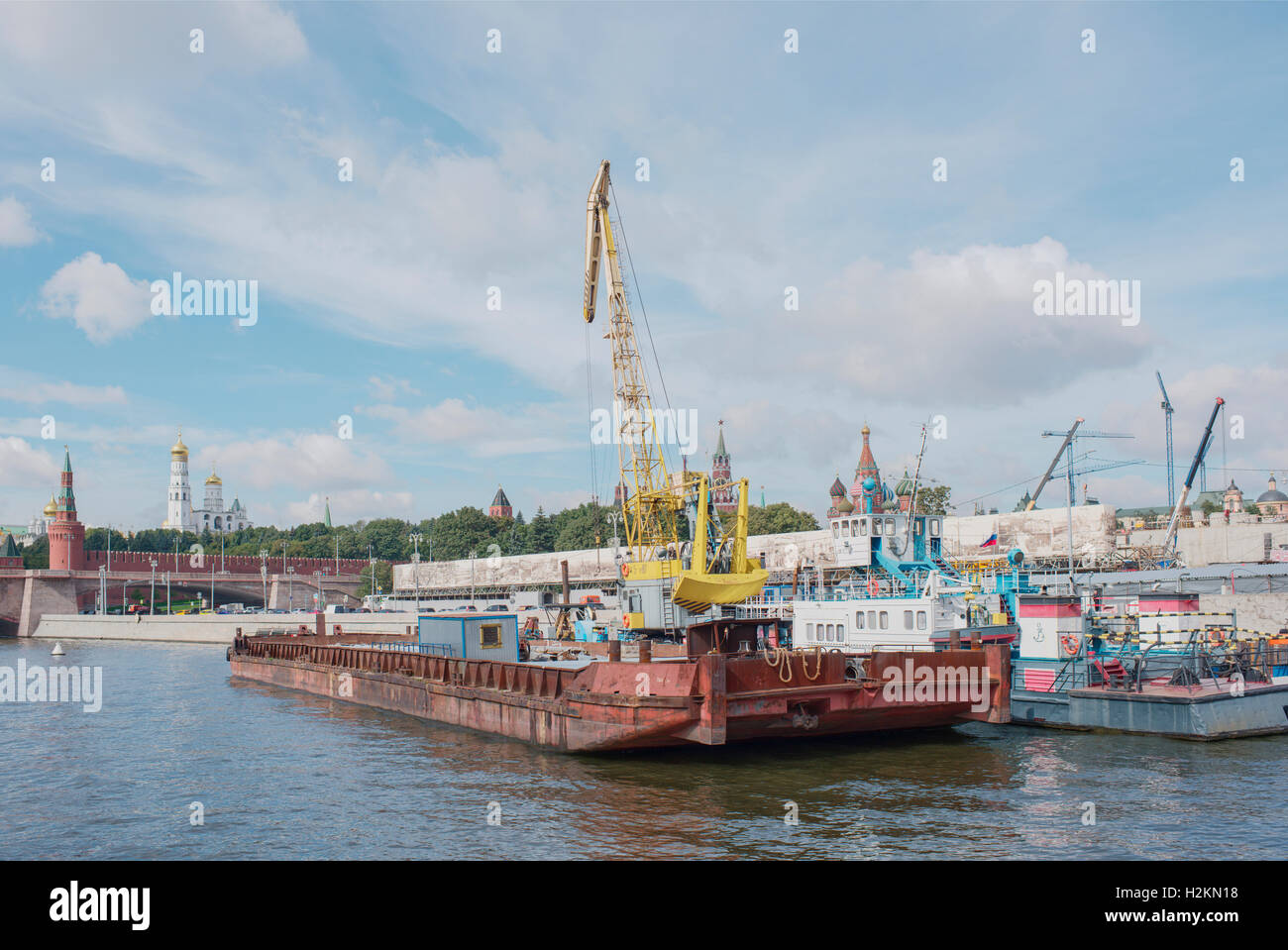 Parapet waterfront hi-res stock photography and images - Alamy