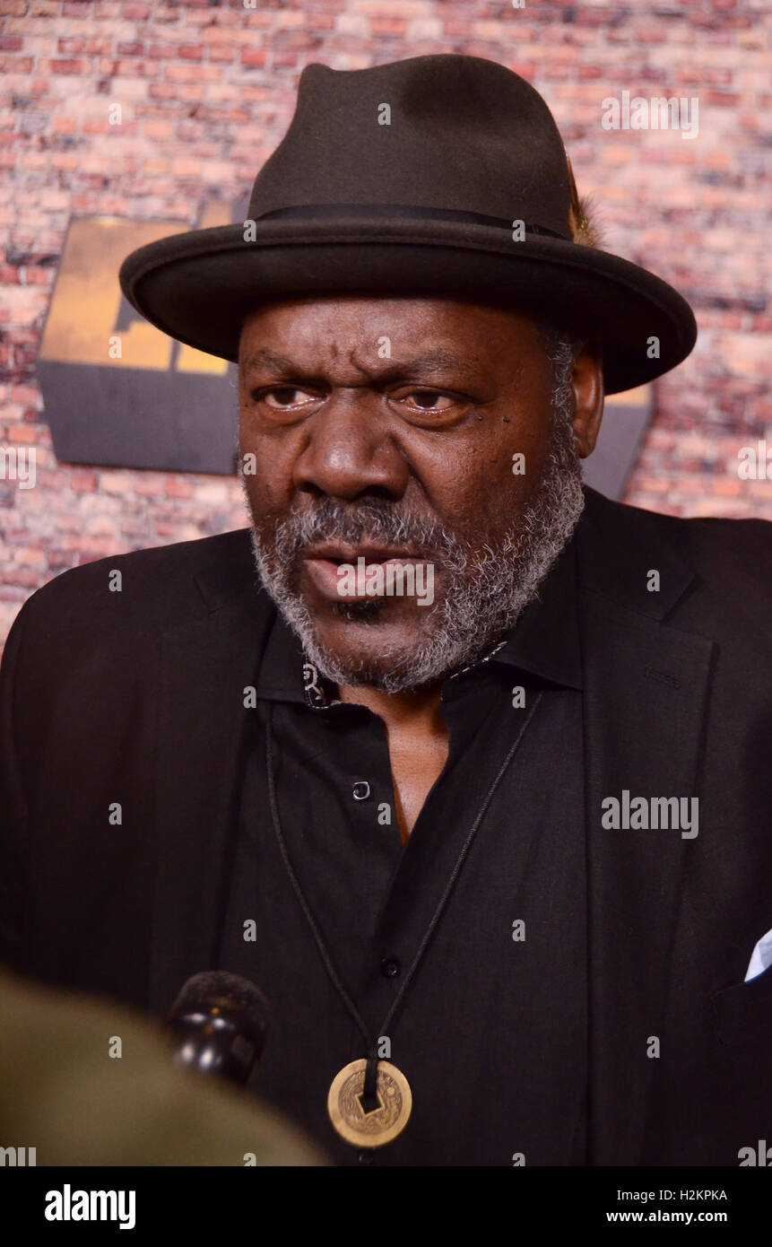 Frankie faison hi-res stock photography and images - Alamy
