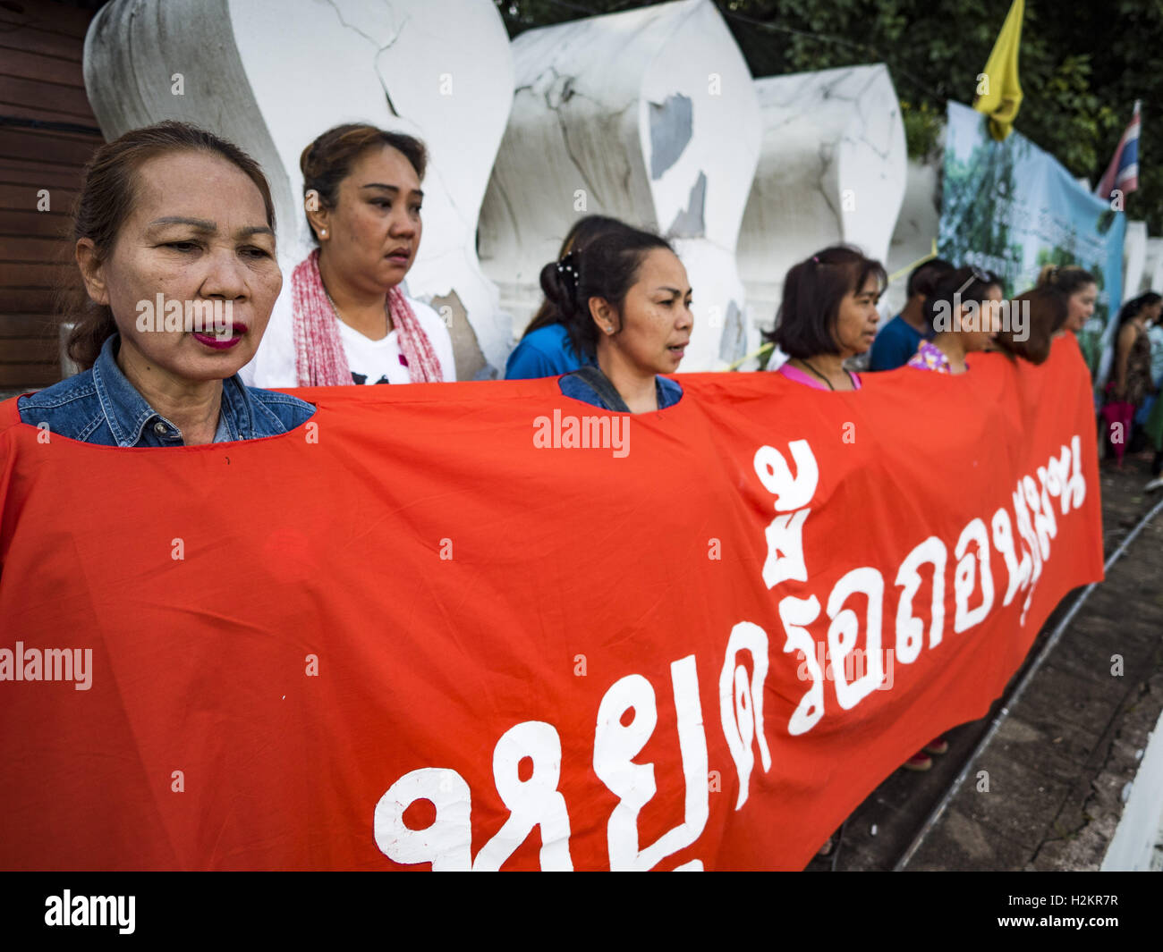 Bangkok, Bangkok, Thailand. 29th Sep, 2016. Supporters of the Pom ...