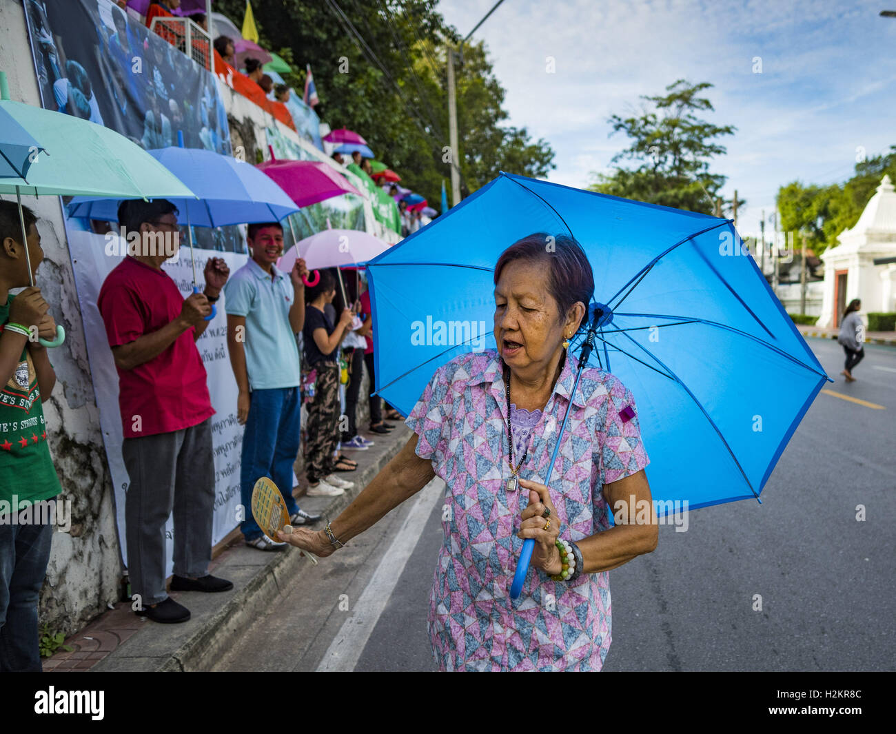 Walks around bangkok hi-res stock photography and images - Alamy