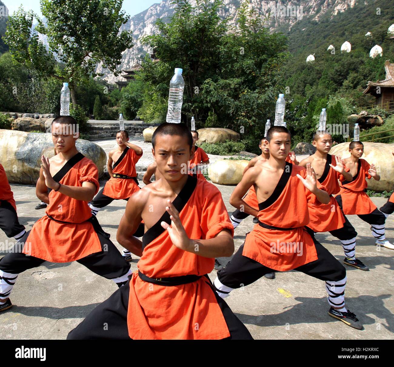 Dengfeng, Dengfeng, China. 29th Sep, 2016. Monks of Shaolin Temple ...
