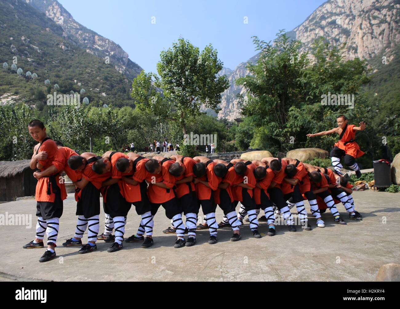 Dengfeng, Dengfeng, China. 29th Sep, 2016. Monks of Shaolin Temple ...