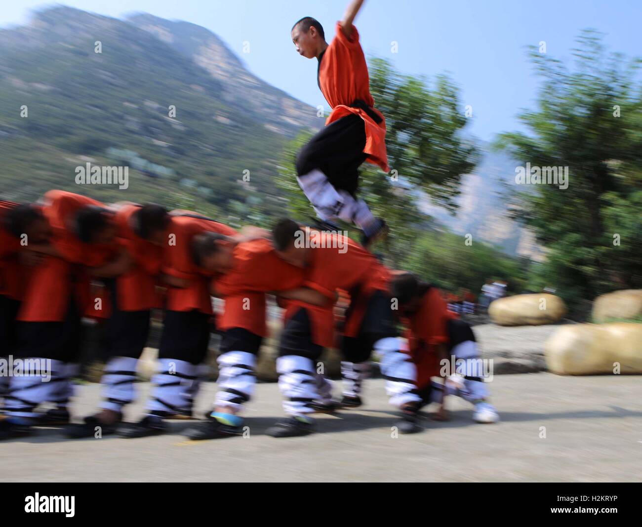 Dengfeng, Dengfeng, China. 29th Sep, 2016. Monks of Shaolin Temple ...