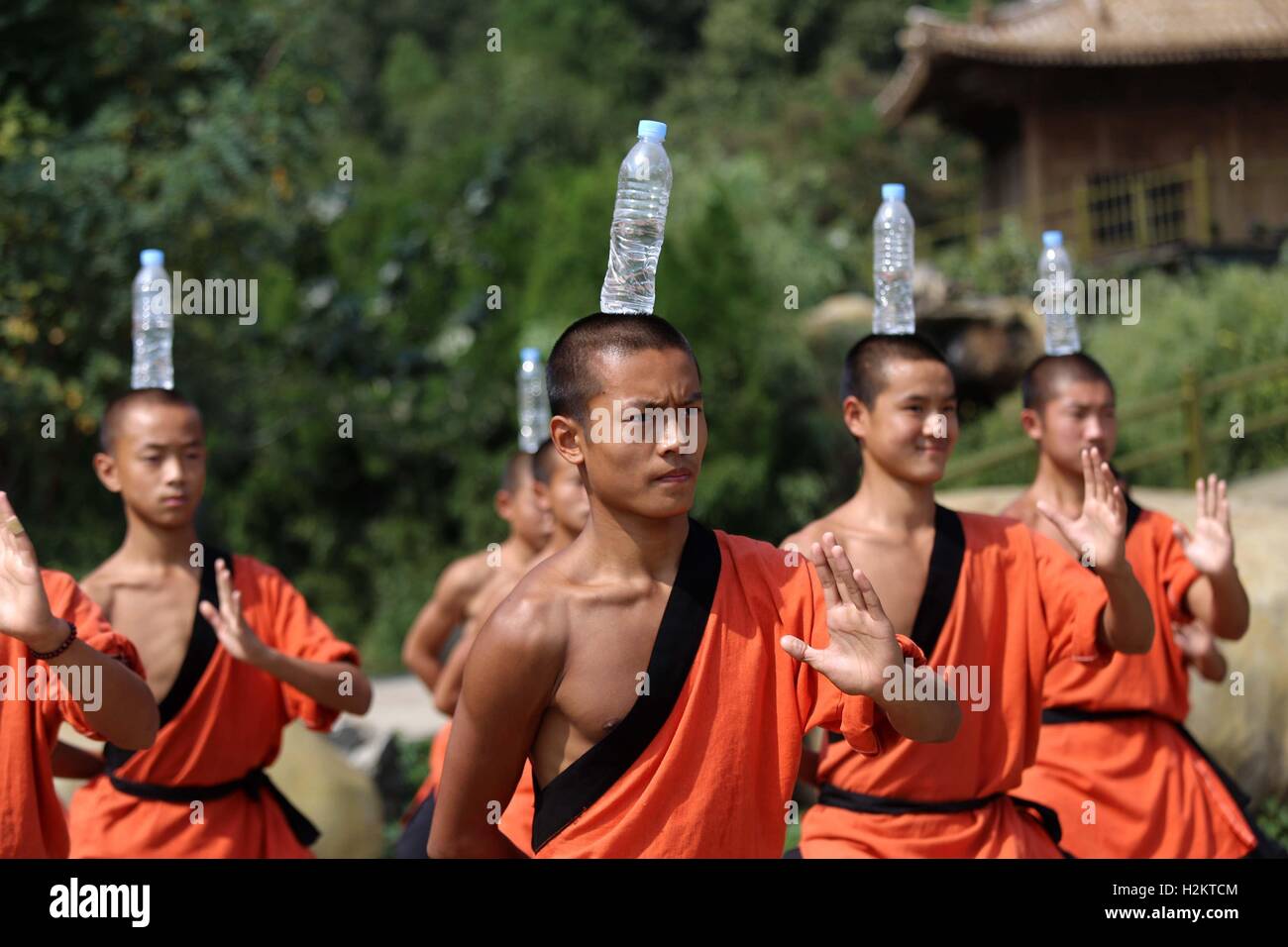 Dengfeng, Dengfeng, China. 29th Sep, 2016. Monks of Shaolin Temple ...