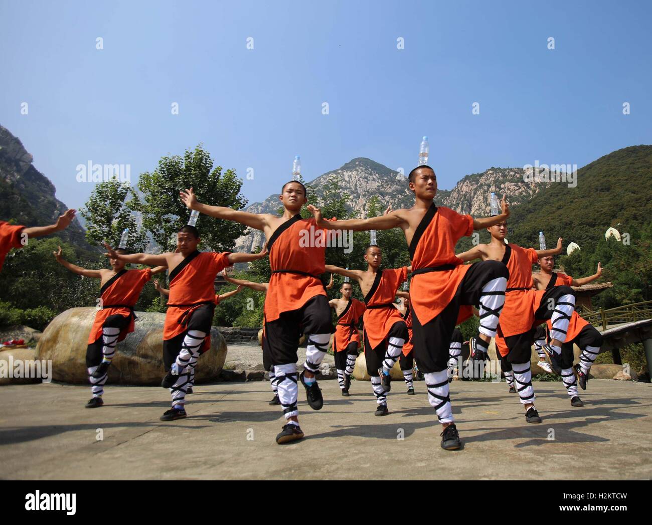 Dengfeng, Dengfeng, China. 29th Sep, 2016. Monks of Shaolin Temple ...