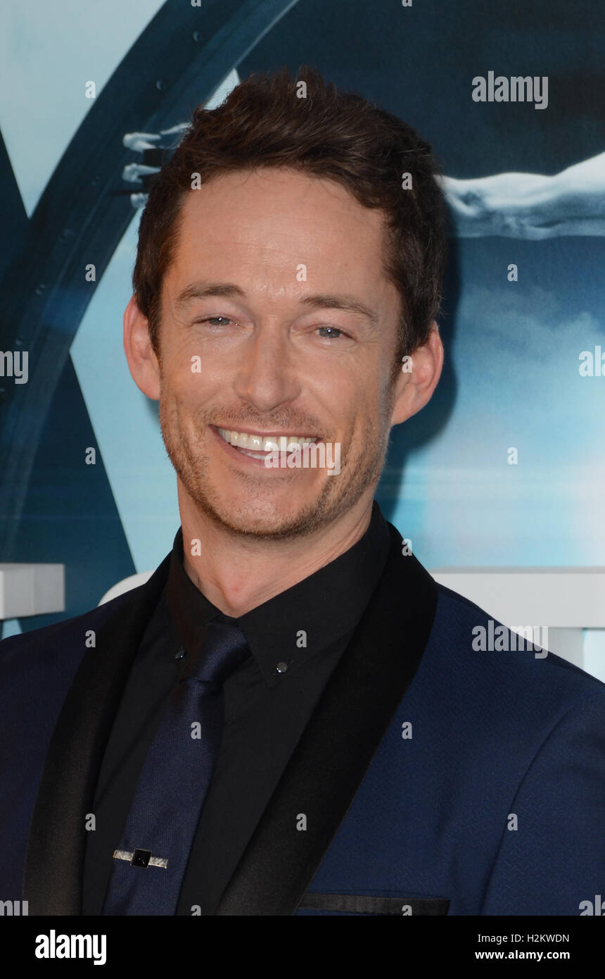HOLLYWOOD, CA - SEPTEMBER 28: Simon Quarterman at the premiere of HBO's ...