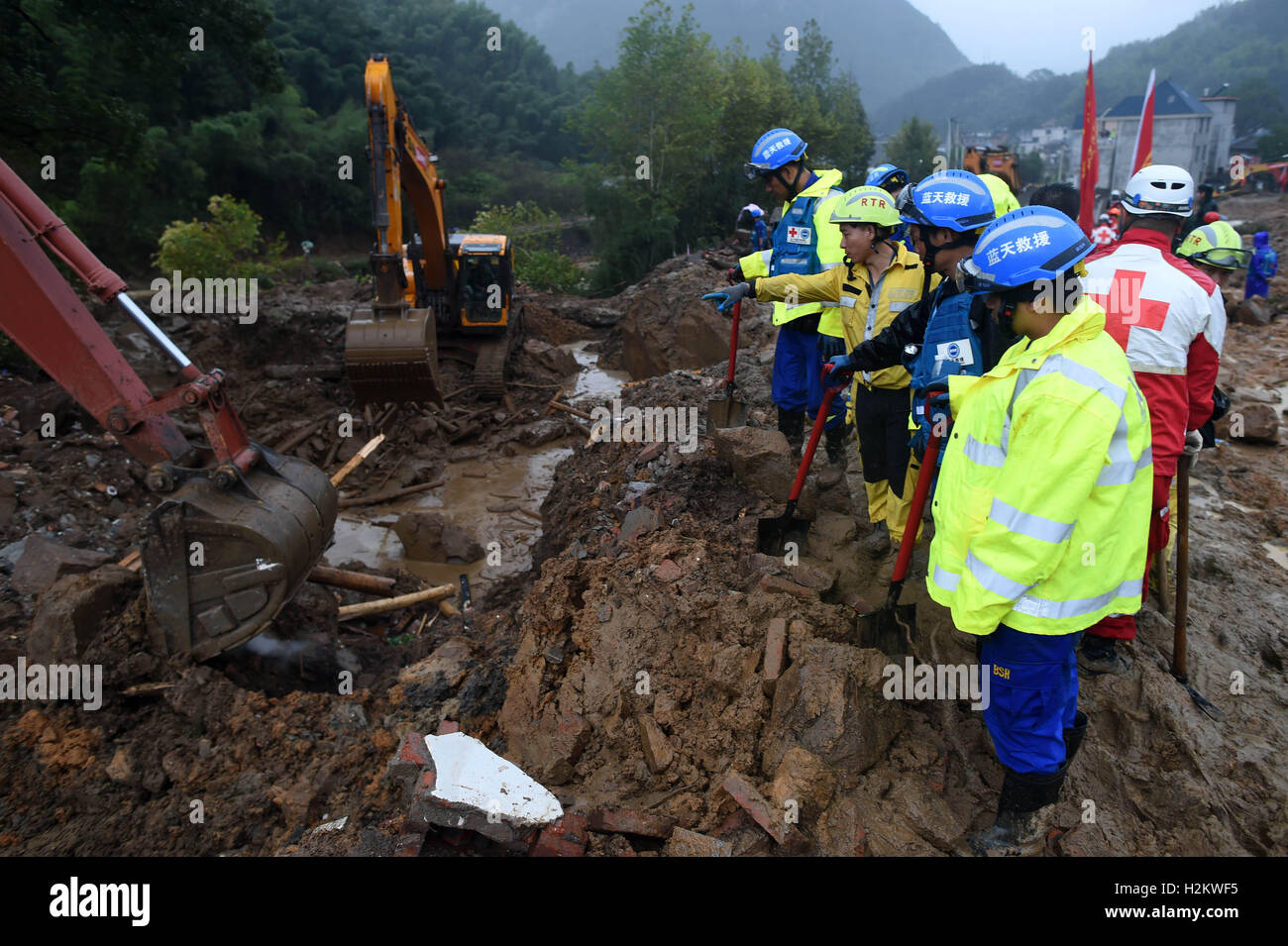 Suichang, China's Zhejiang Province. 29th Sep, 2016. Rescuers and heavy ...