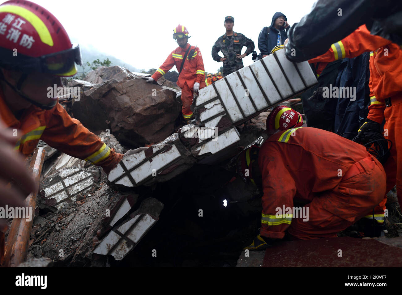 Suichang, China's Zhejiang Province. 29th Sep, 2016. Rescuers search ...